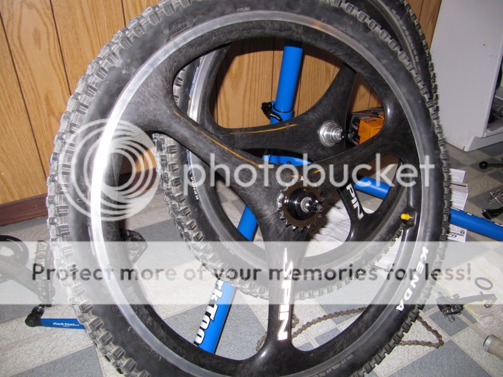 SPIN TRI-SPOKE Carbon Wheels | Retrobike